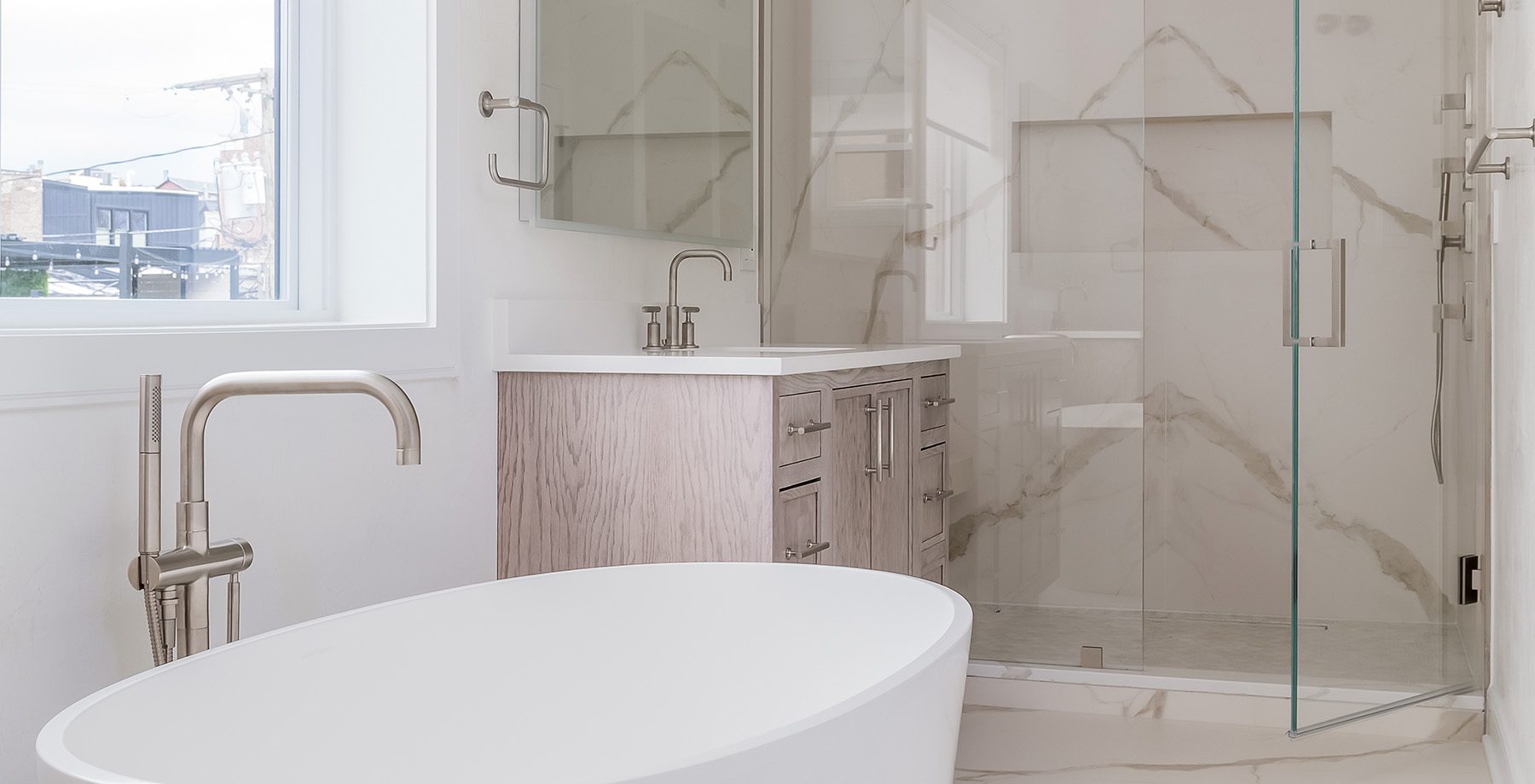 Frameless Shower Screens In Newcastle & The Hunter: Dee Glass